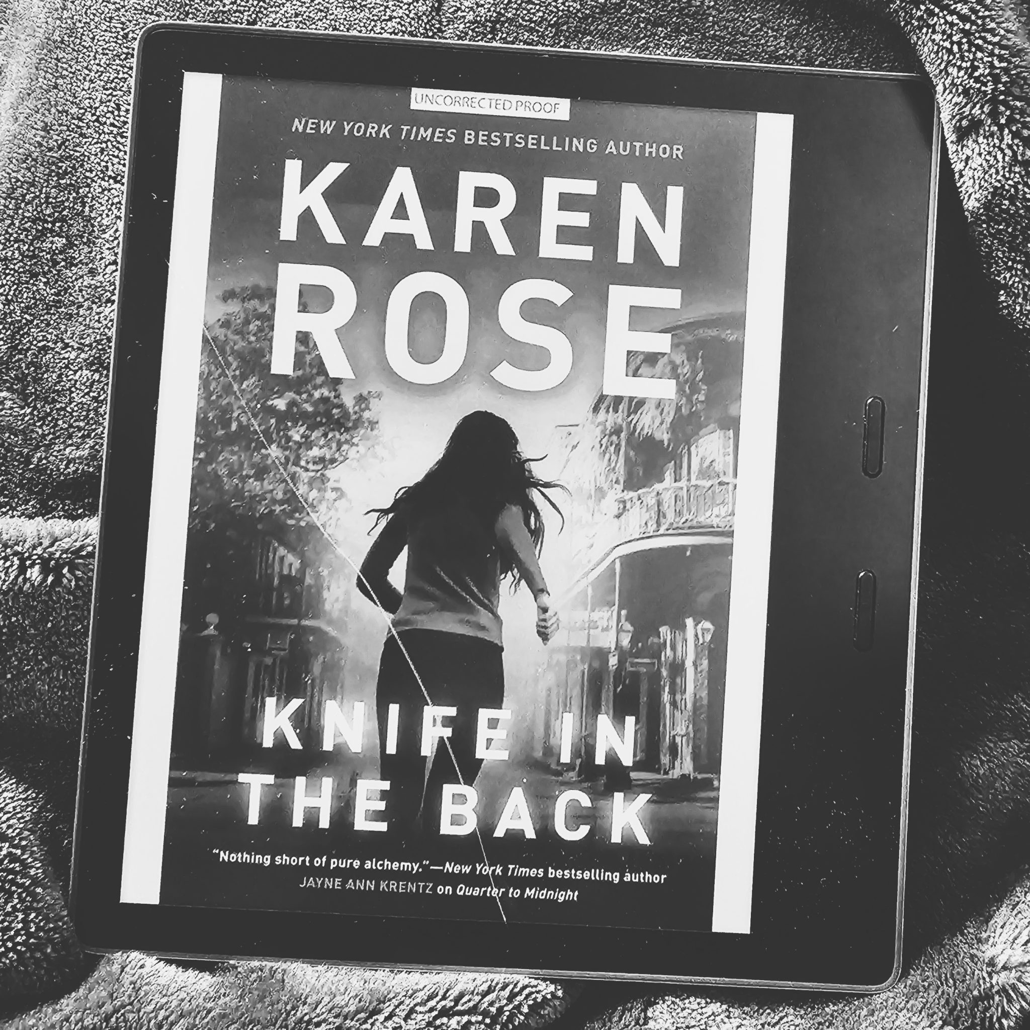 Knife in the Back by Karen Rose [Book Review] – Nightcap Books